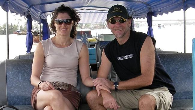 อดีตผู้อำนวยการโรงพยาบาลเสียชีวิต ขณะถูกขังรอพิจารณาคดีฆ่าภรรยา ...